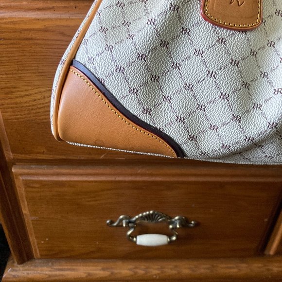 Rioni | Bags | Authentic Rioni Moda Italia Pebble Leather Shoulder ...